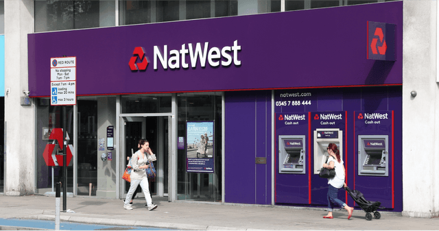 Top 10 UK banks in 2025: best choices for accounts & savings | Profee Blog
